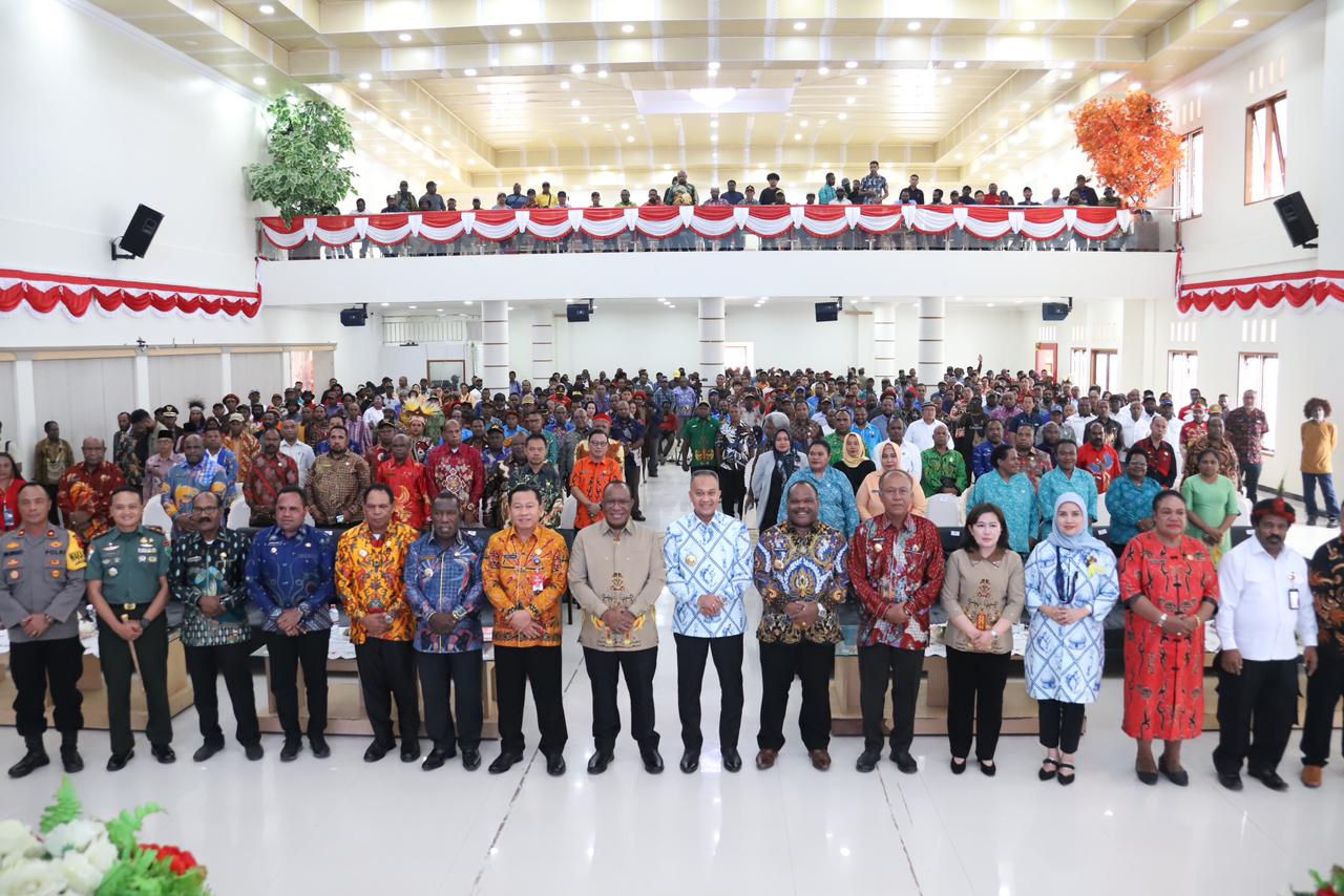 Kunjungi Papua Pegunungan, Wamendagri Minta Pemda Segera Selesaikan ...