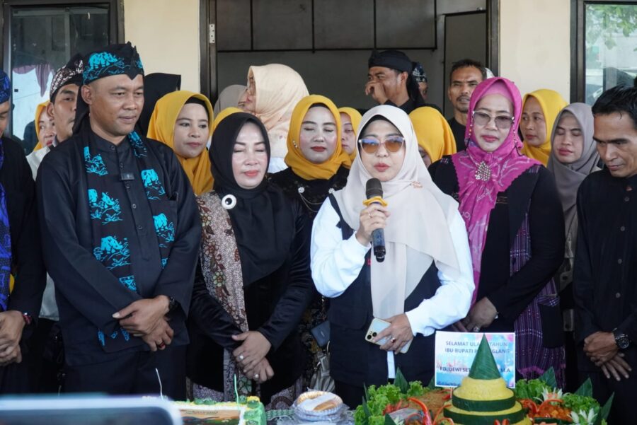 Bupati Dewi Setiani Buka AgriFest 2025 Kecamatan Sukaresmi - Gerbang ...